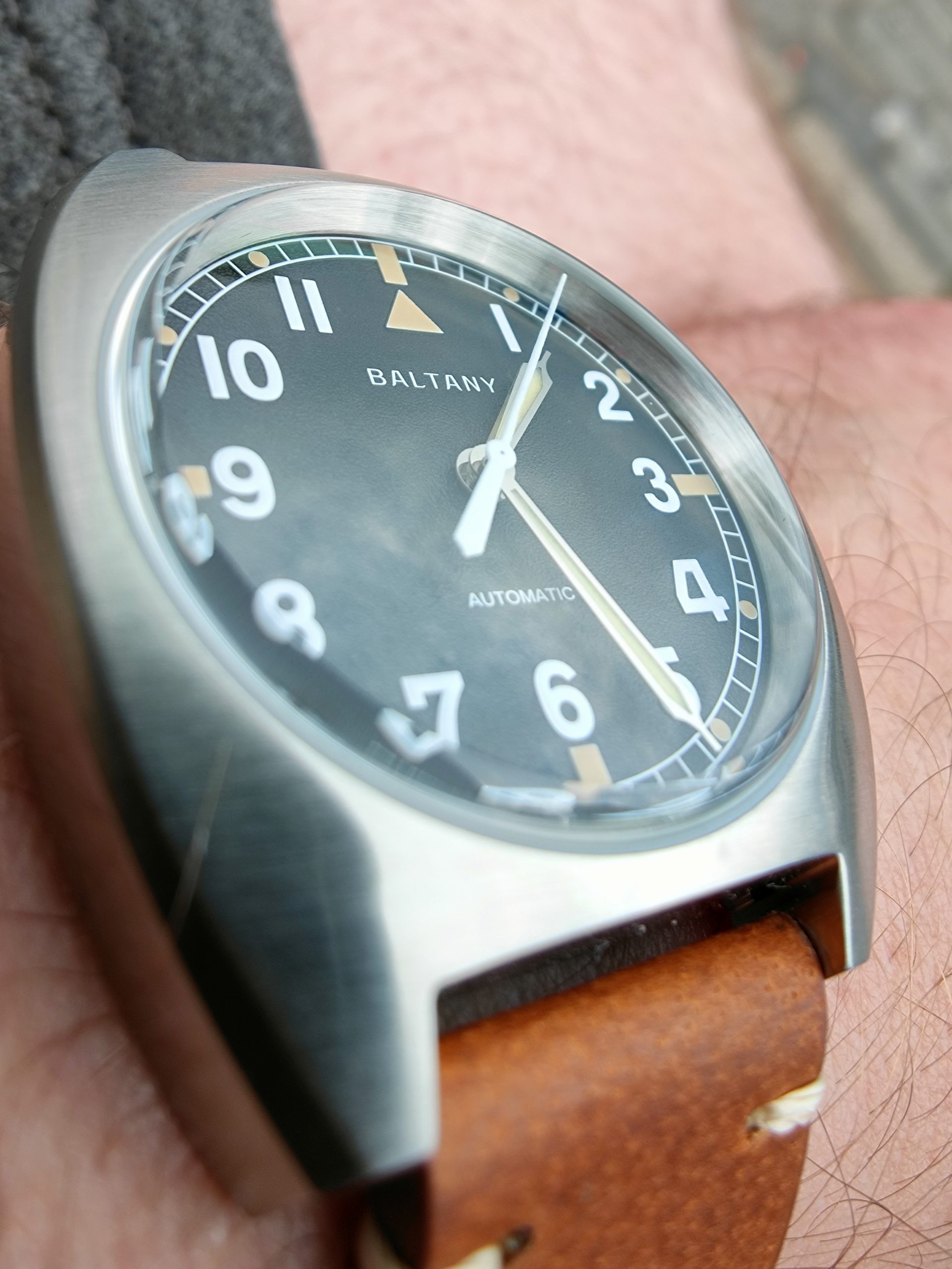 Retro Quartz Tuxedo Watch - Baltany UK